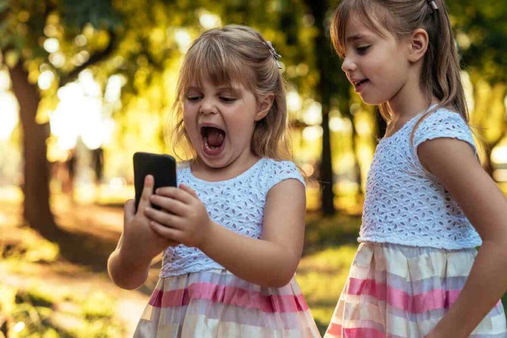 Cell Phone Etiquette Tips For Kids - Digital Mom Blog