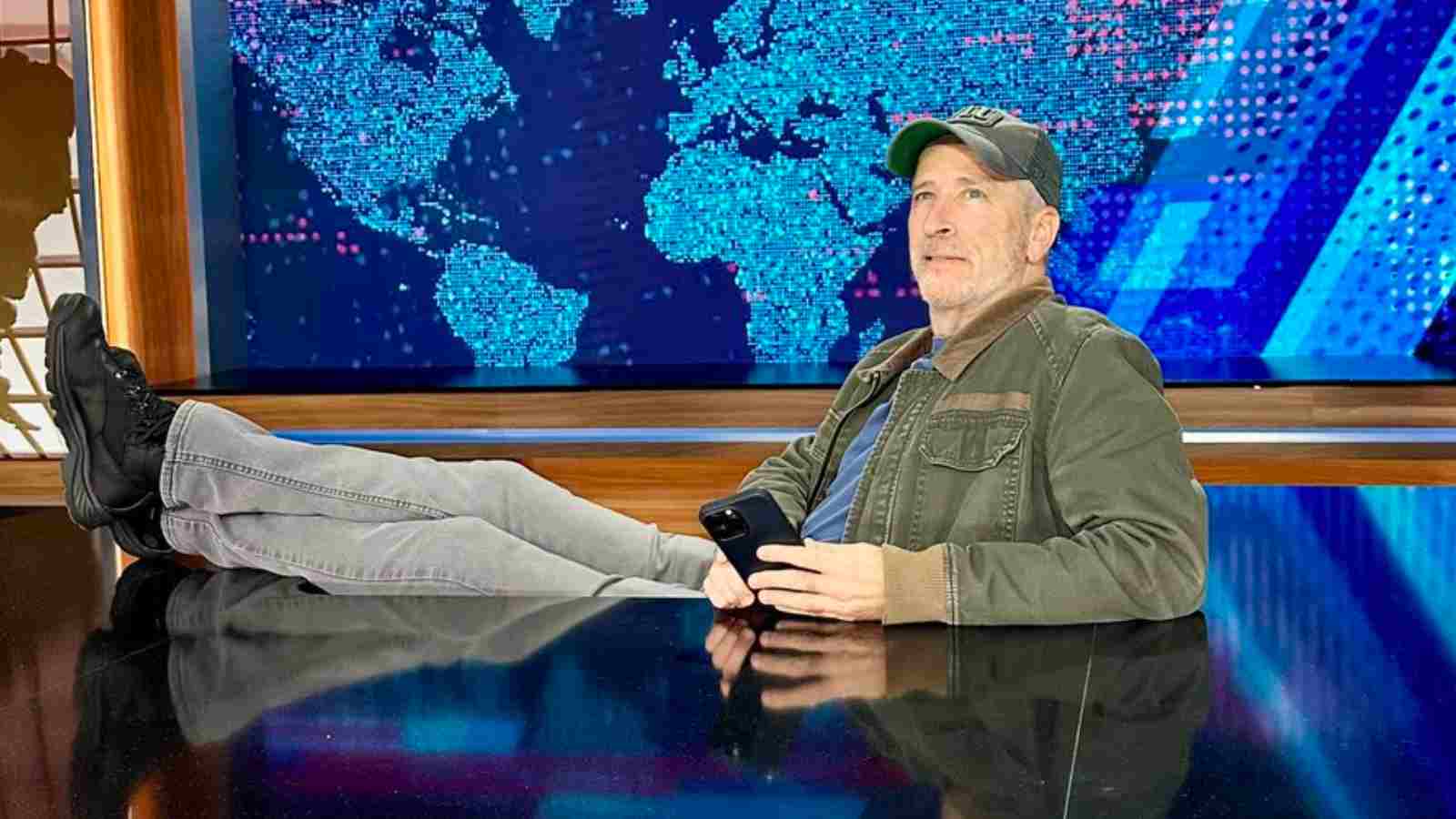 7 Best Memes For Jon Stewart's Return To The Daily Show